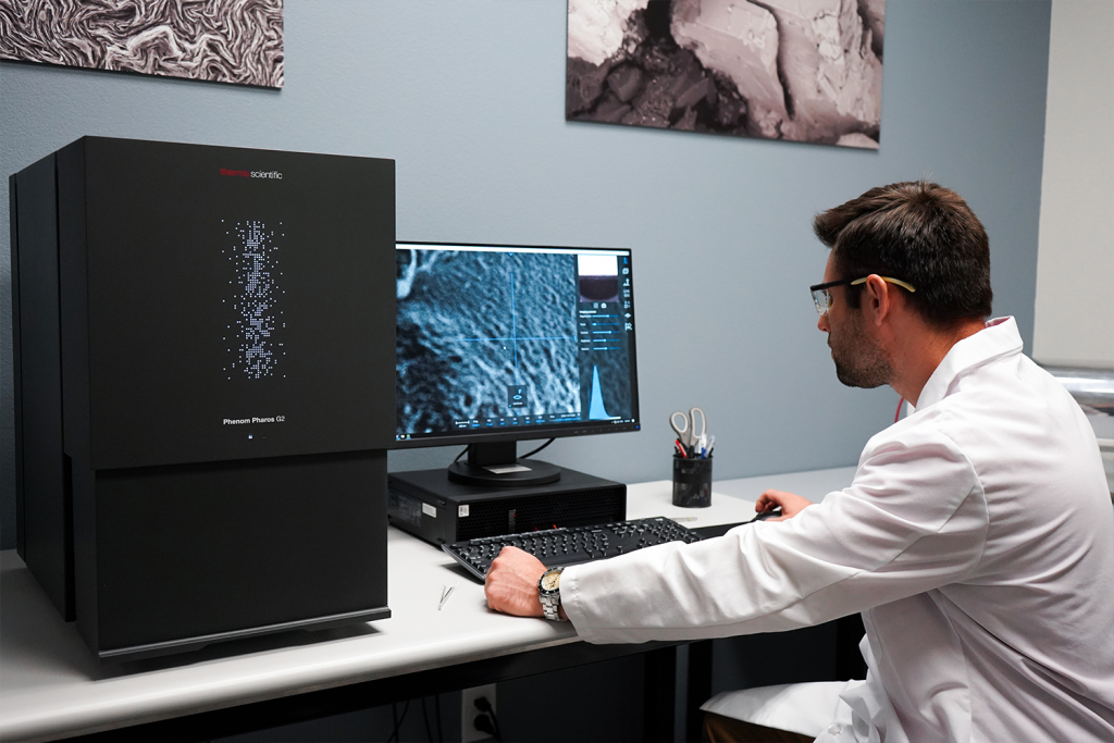 Phenom Pharos: A Compact Desktop STEM for Screening Negative Stained ...